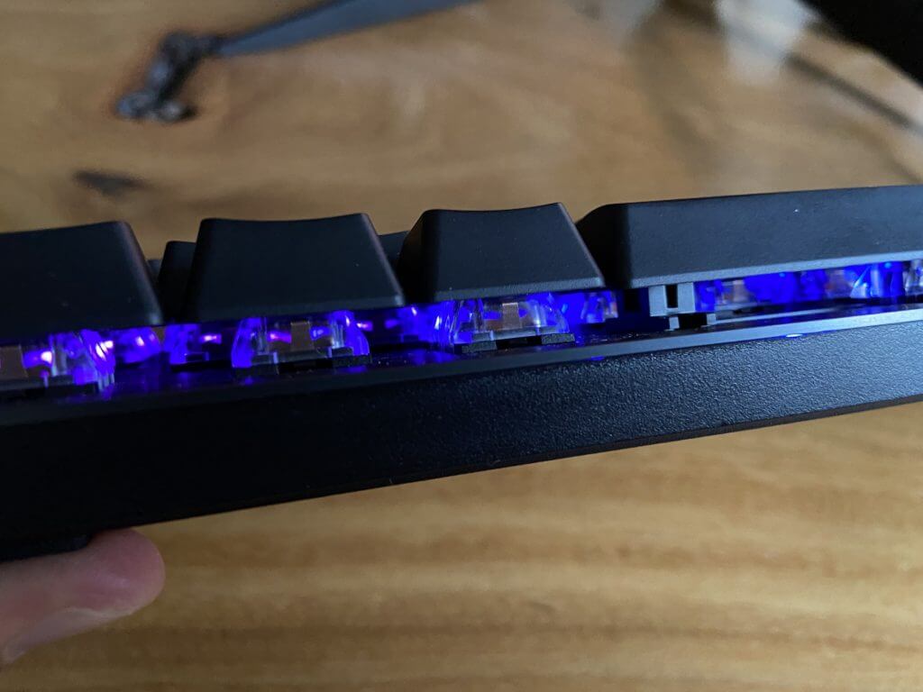 Análise: Logitech G512 Carbon com layout ABNT2! - Última Ficha